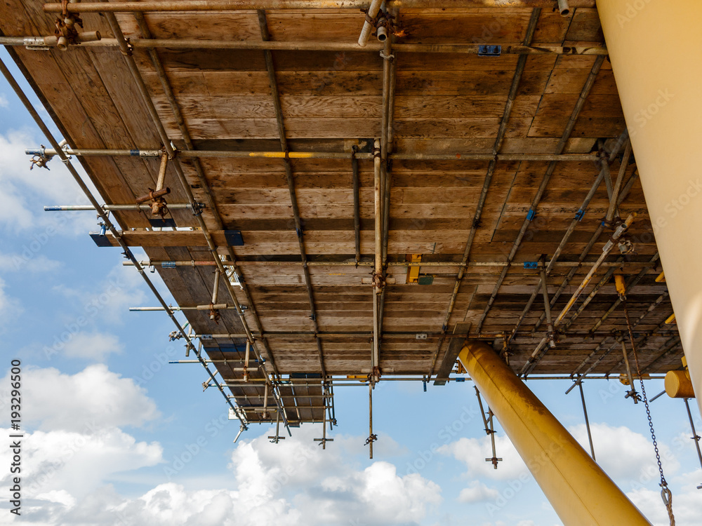 Scaffolding temporary working platform in offshore oil and gas ...