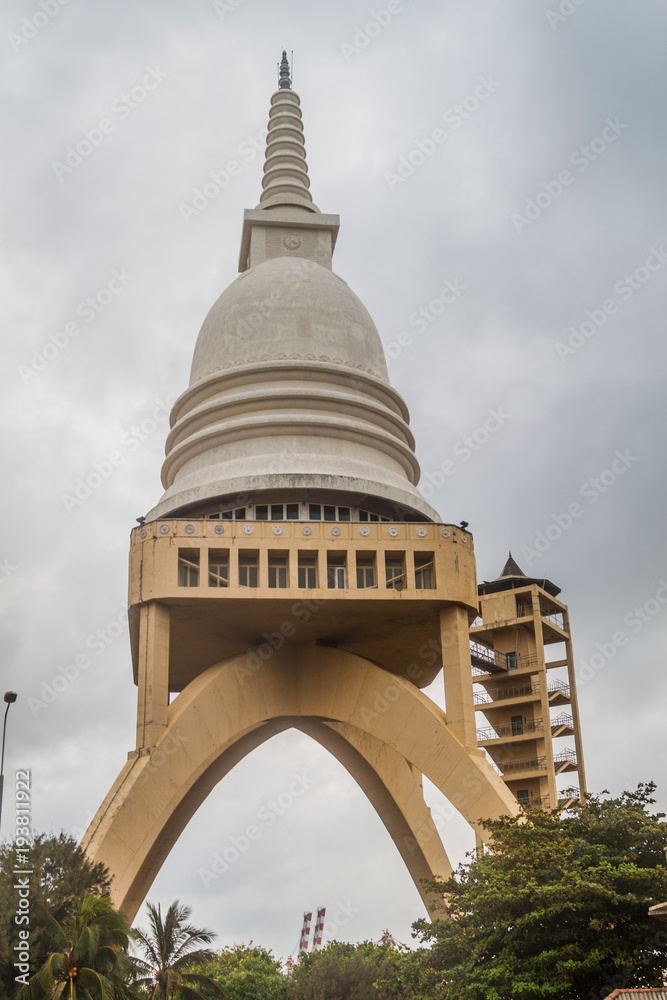 Sambodhi Chaithya (Buddha Jayanthi Chaithya) stupa in Colombo, Sri ...