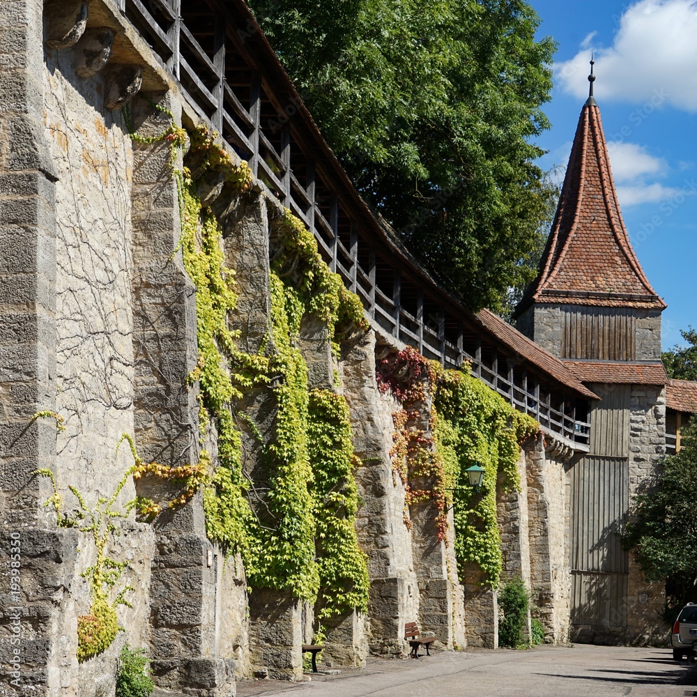 Rothenburg ob der Tauber - Stadtmauer mit Kummereckturm Stock Photo ...