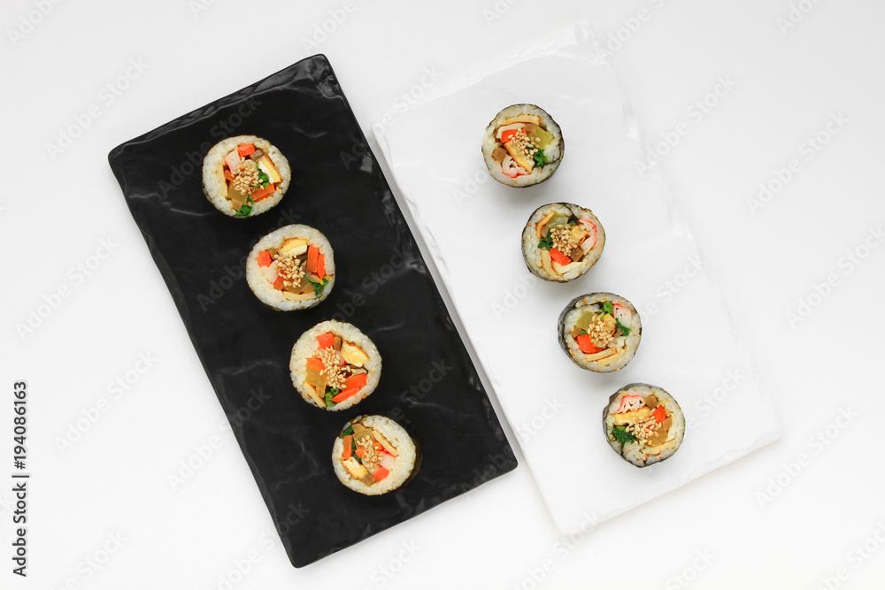 Foto de Korean dried Seaweed Rolls, gimbap. Made with carrot, eggs, kim ...