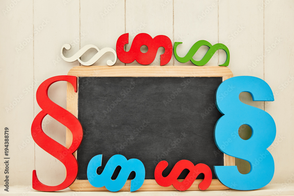 Leere Tafel und Paragraphen als Recht Hintergrund Stock Photo | Adobe Stock