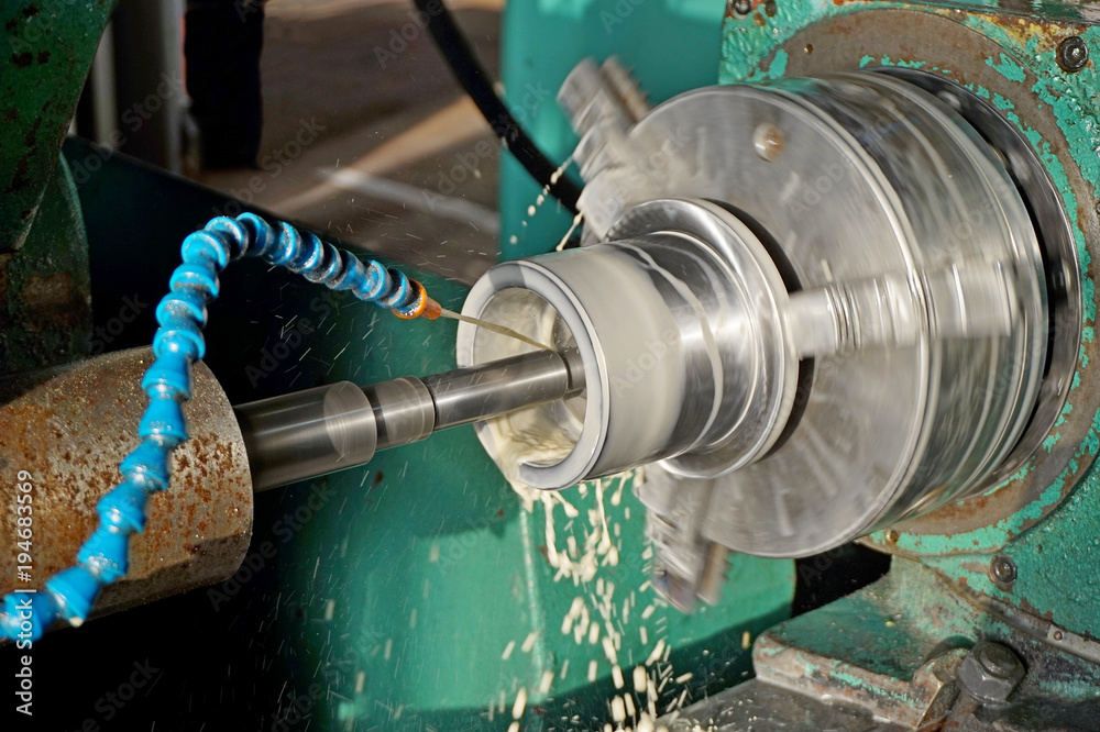 Foto de Grinding of a cylindrical opening by means of an abrasive ...