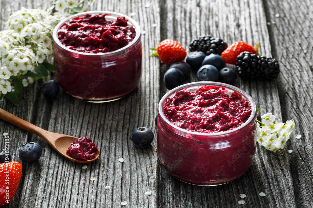 Curd de Fruits Rouge ou Confiture de Fruits Rouges Stock Photo | Adobe ...