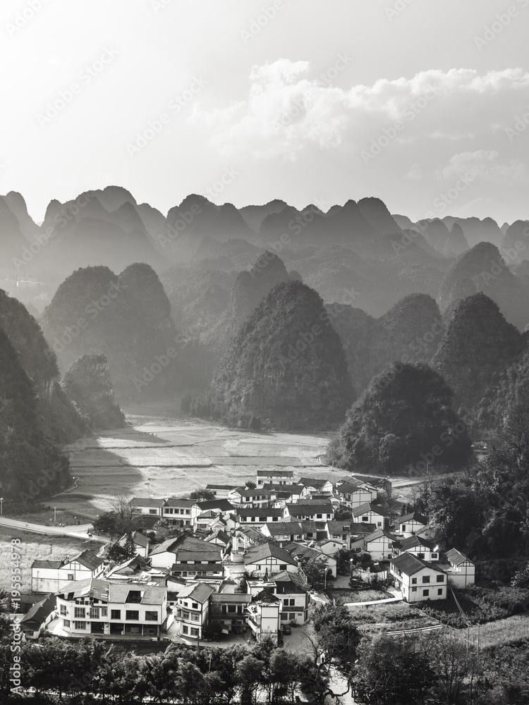 Evening light at Wanfenglin Viewpoint, Forest of Ten Thousands Peaks in ...