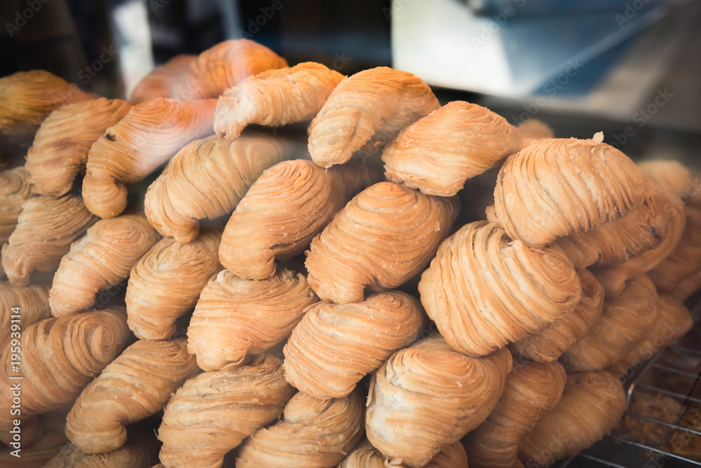 Foto de Curry puffs are a very popular snack item to have been adapted ...