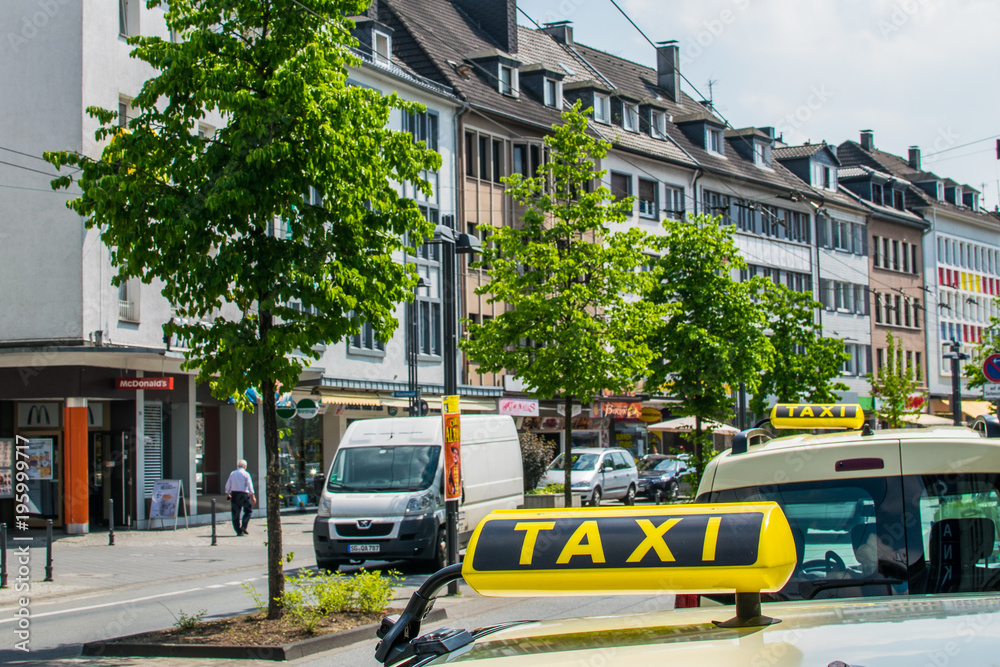 Taxi in der Innenstadt Solingen Stock-Foto | Adobe Stock