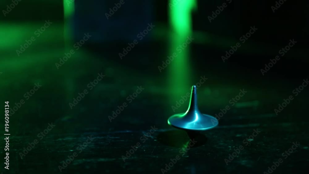 Vidéo Stock Totem spinning top spinning, wobbling and stopping ...