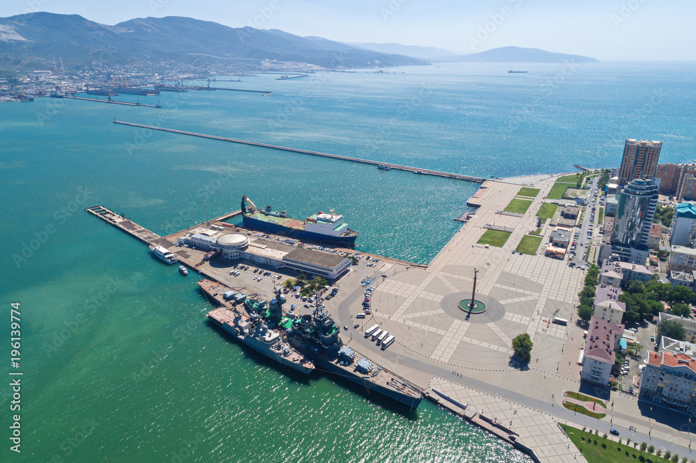 Foto de Aerial view of the Novorossiysk port and its entrance, the ...