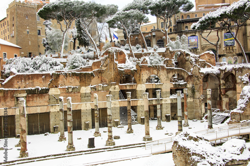Photo & Art Print Colosseum and Fori imperiali, snow in Rome, Claudio ...