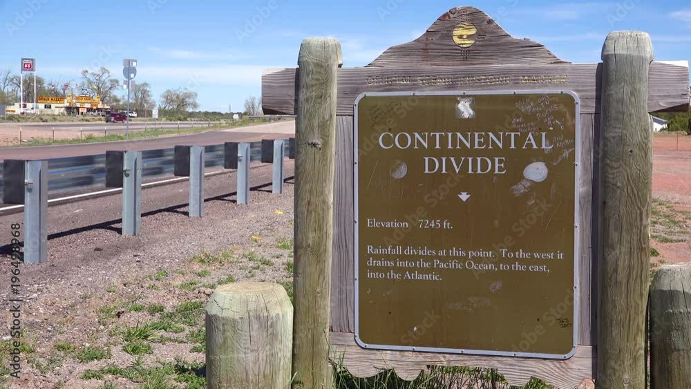 Vídeo do Stock: A sign indicates the location of the Continental Divide ...