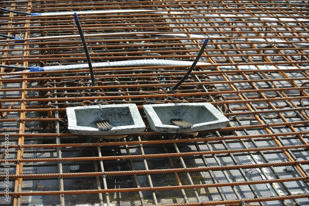 Foto de Pre-stress cable and tendons in lay in between floor slab ...