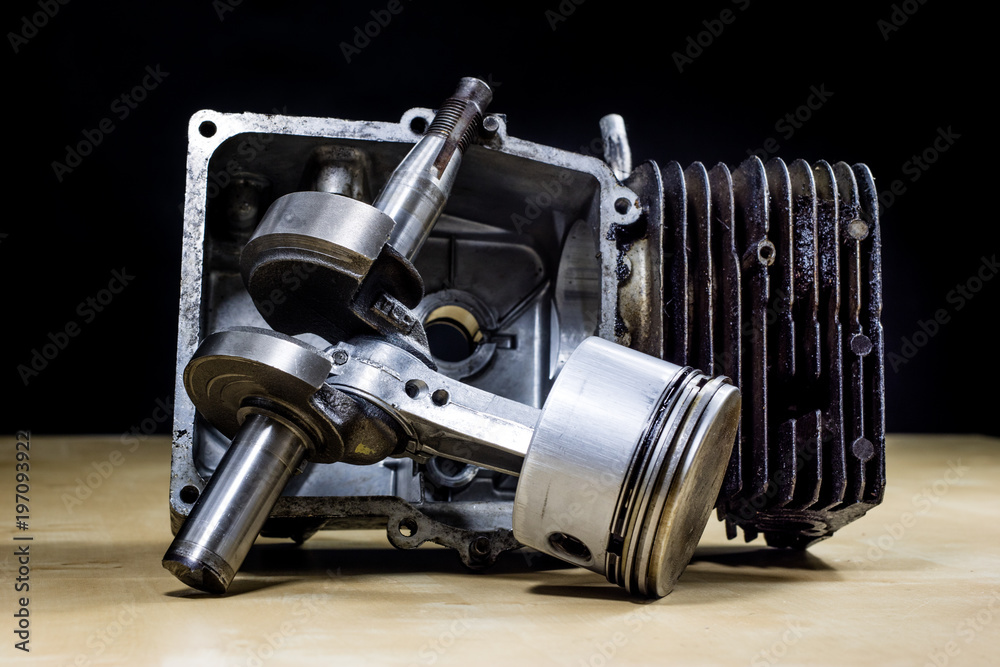 Crankshaft, piston and other parts of the internal combustion engine ...