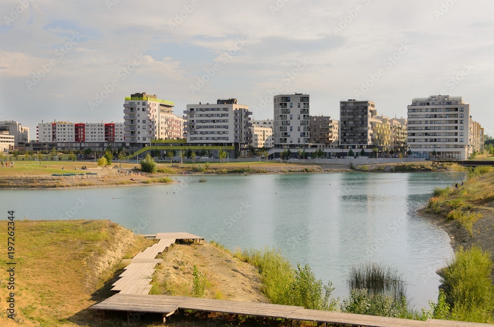 Asperner See in der Seestadt Aspern mit Skyline Stock Photo | Adobe Stock