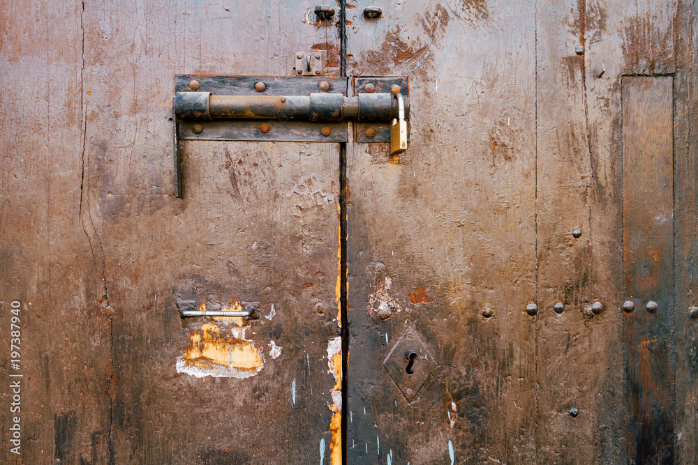 Closeup of old wooden door broken with bolt and padlock Stock Photo ...