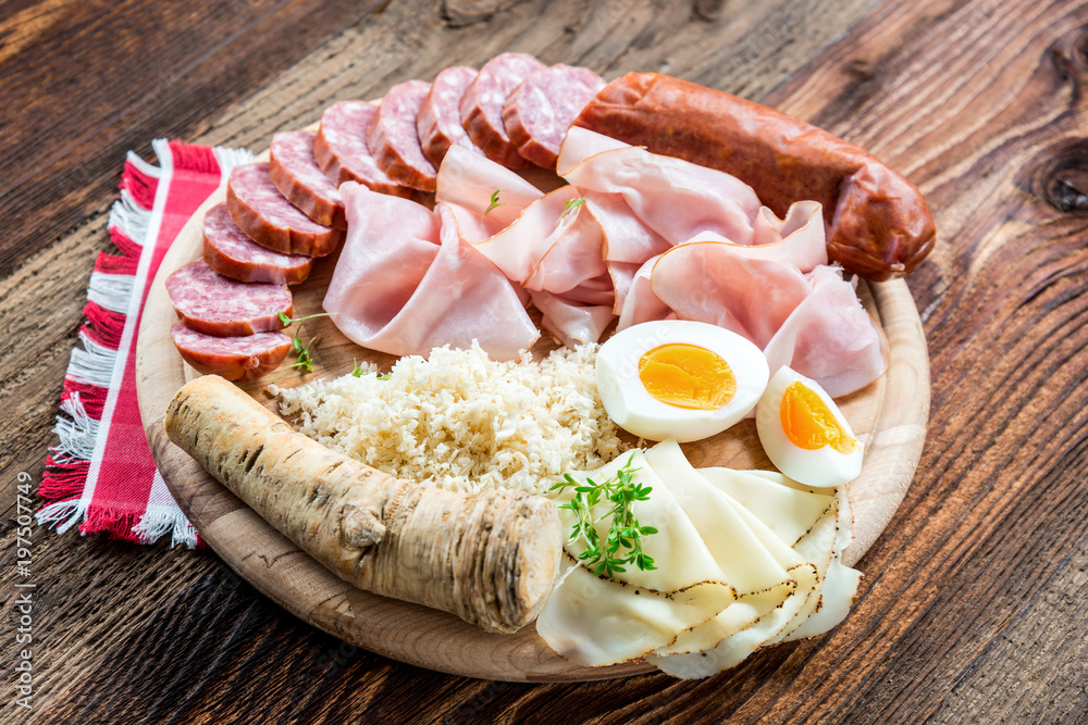 Brettljausn - Wurst und Käse Platte - Jause Stock-Foto | Adobe Stock
