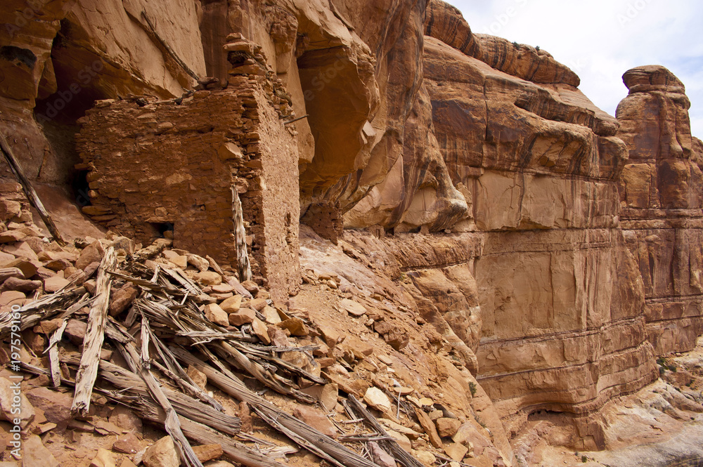 Ancient Anizasi fortress ruins on cliff side in the Bears Ears ...
