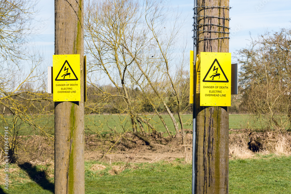 Warning sign on the pole of electric overhead power line - 3 Stock-Foto ...
