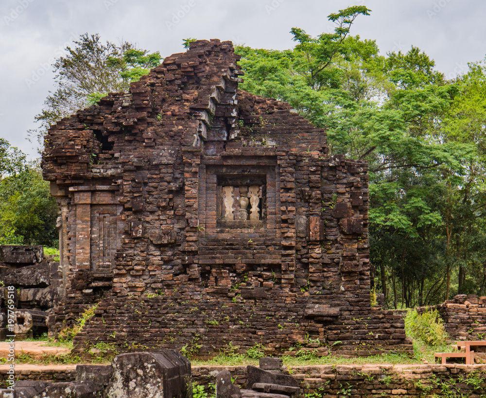 Foto de The ruins of Mỹ Sơn temple complex, regarded one of the ...