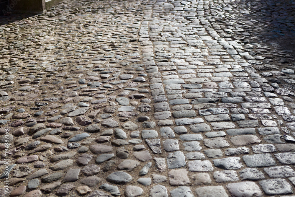 Eine gepflasterte Straße in einer norddeutsche Kleinstadt. Stock-Foto ...