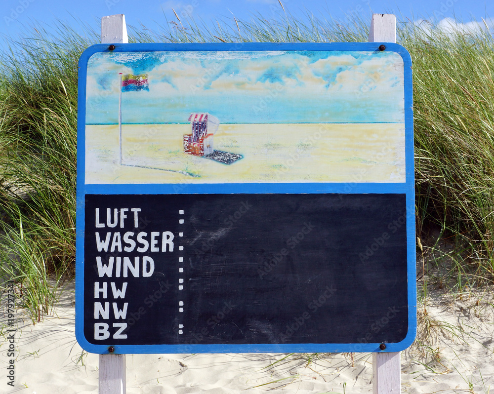 Schild am Badestrand mit Textfreiraum Stock-Foto | Adobe Stock