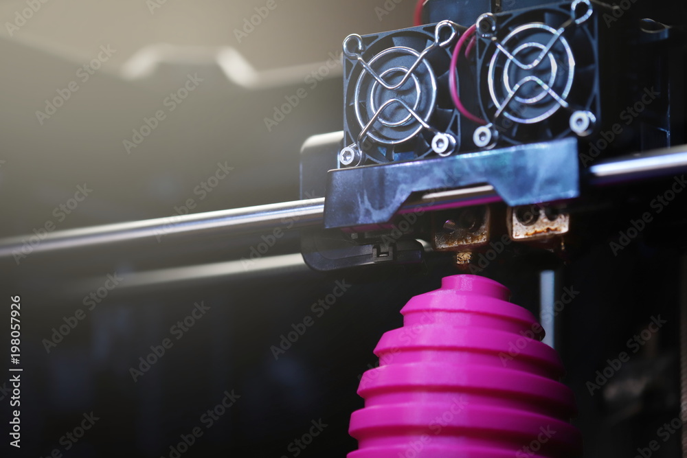 Zdjęcie Stock: FDM 3D-printer manufacturing wound pink easter egg ...