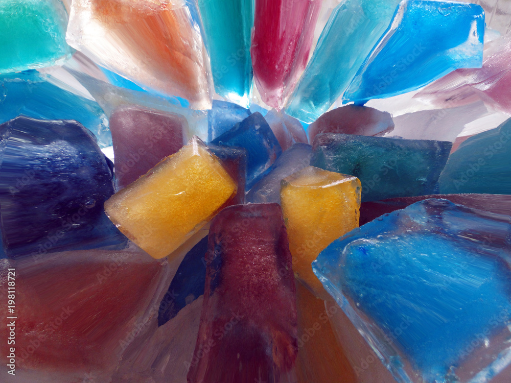 Cubos de hielo coloreados. Cubos de hielo de colores. Cubitos de hielo ...