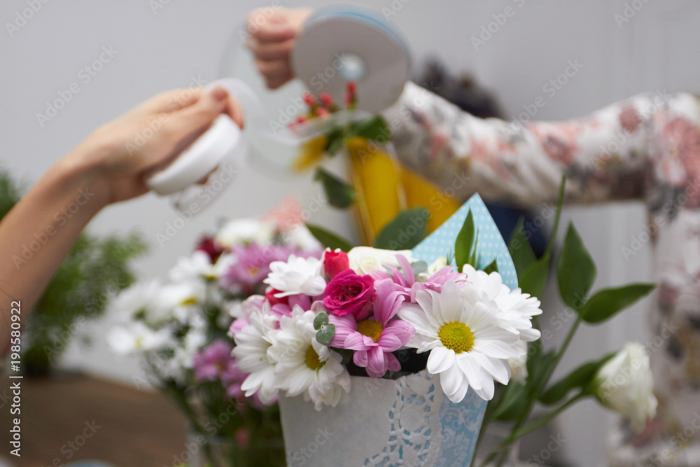 Making a beautiful little summer bouquet of flowers with their own ...