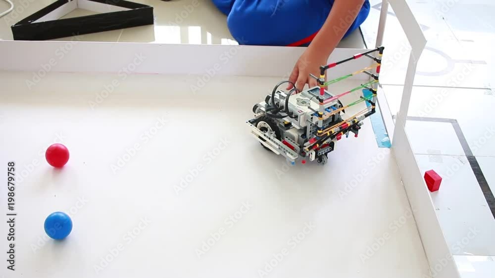 Robot technology and STEM education class concept : Hands Asian young ...