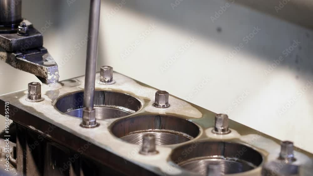 Video „V6 engine. Repair of the block of cylinders. Boring of the block ...