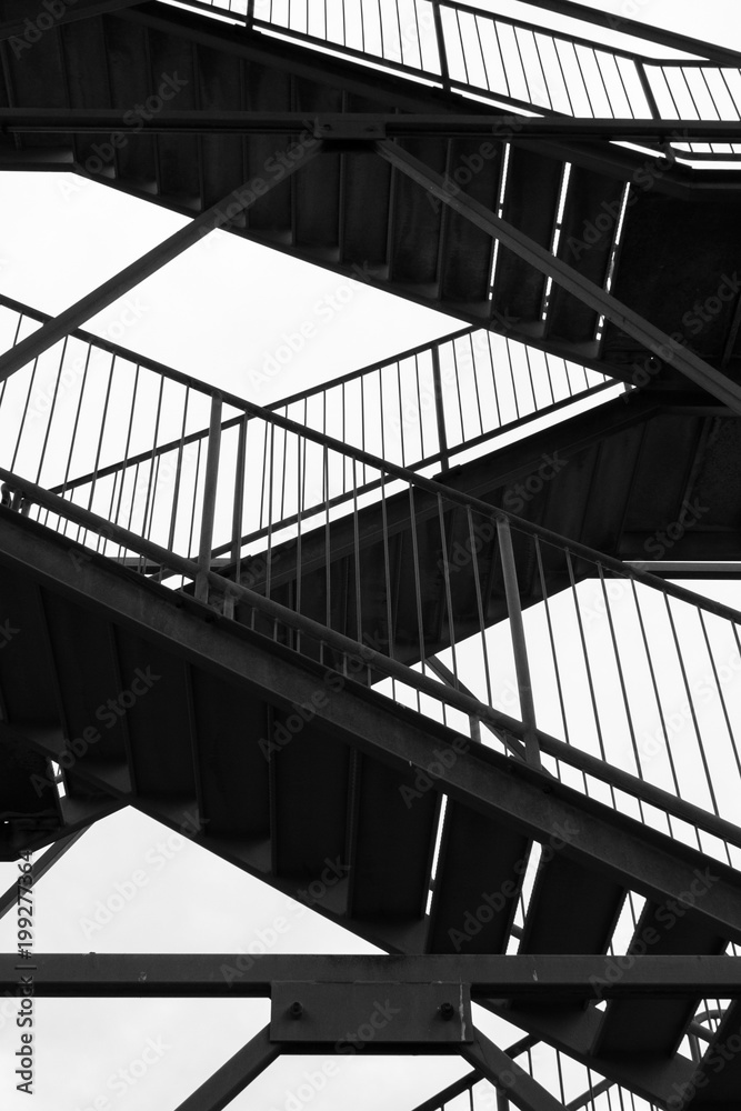 Sagoma in bianco e nero di una scala in acciaio Stock Photo | Adobe Stock