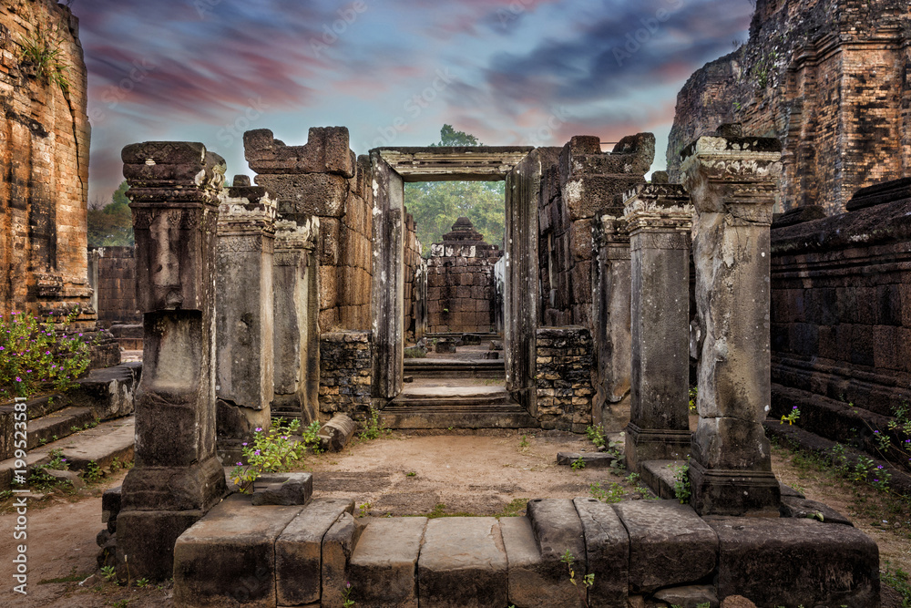 Ancient Khmer architecture at Angkor Wat complex, Siem Reap, Cambodia ...