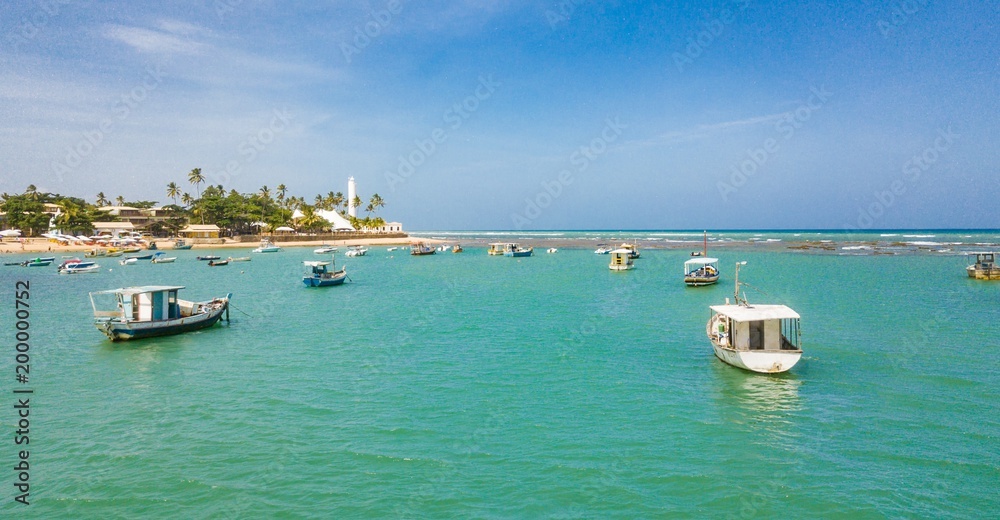botes pesqueros amarrados en la playa Stock Photo | Adobe Stock