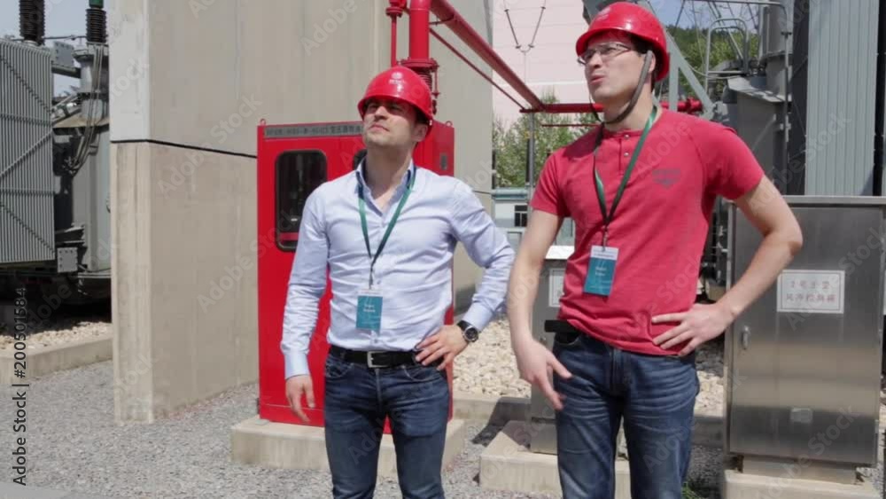 Vidéo Stock An excursion to the factory 4 march 18 in Shanghai, people ...