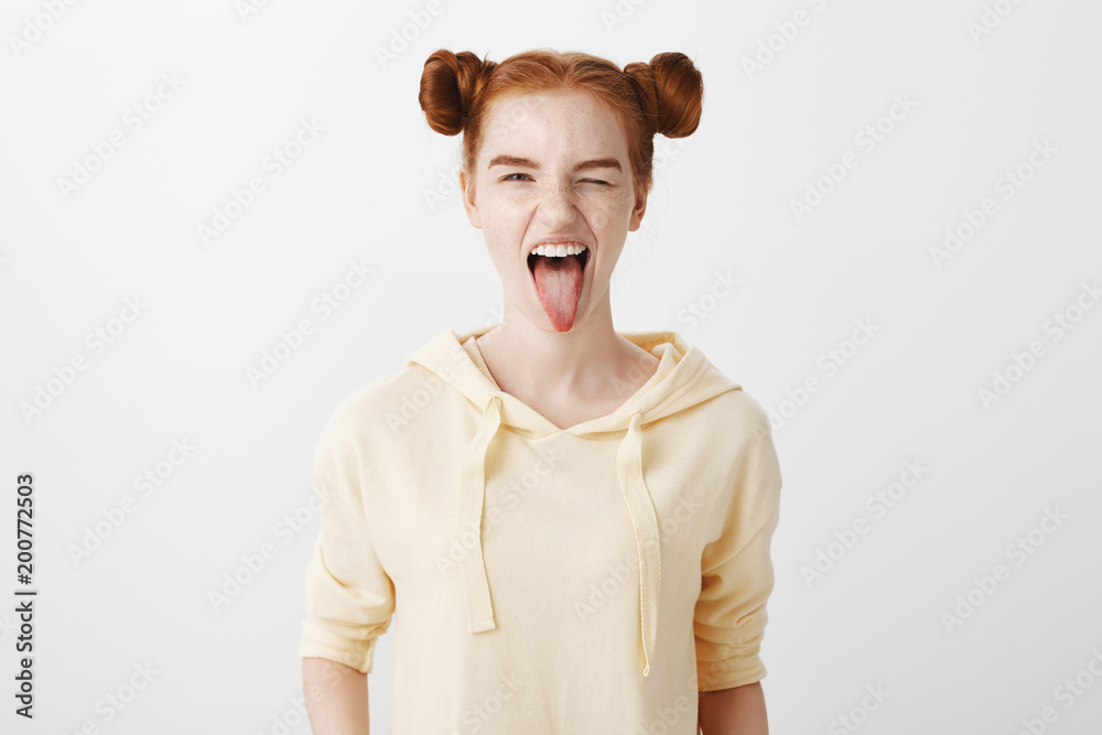 Foto Stock Cute redhead show her wild side. Indoor shot of attractive ...