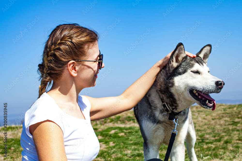 Are Huskies Good Cuddlers