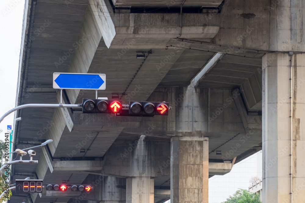 Traffic signal lights are red arrows to stop the car with street names ...