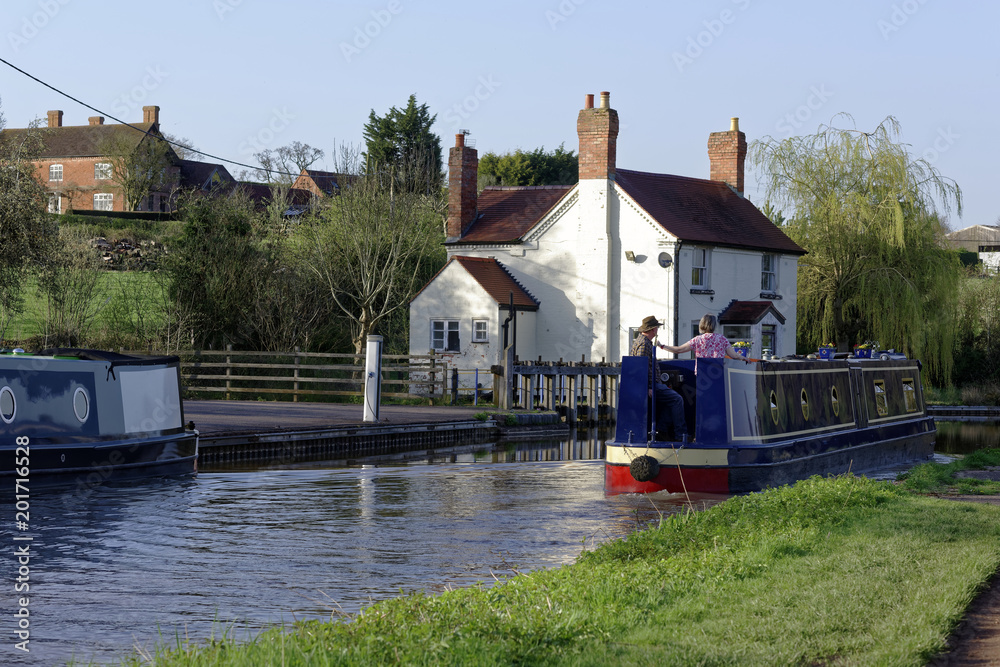 The amazing network of canals, junctions, locks and tunnels left over ...
