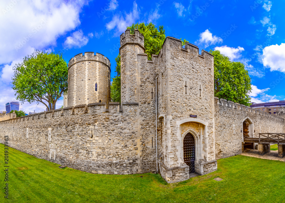 London, The United Kingdom of Great Britain: Tower of London, UK, seen ...