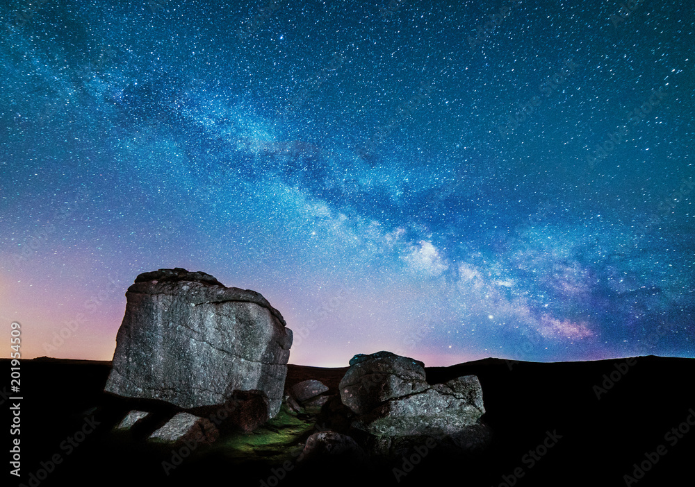 Foto de Milky Way over Granite Rock Formation, Starry Night Sky ...