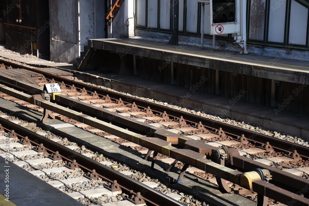 Foto de U-Bahn, U-Bahn-Station, Haltestelle, Gleis, Schienen, Gleise ...