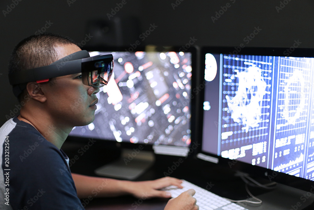 Student learns to use hololens in front of computer in the lab ...