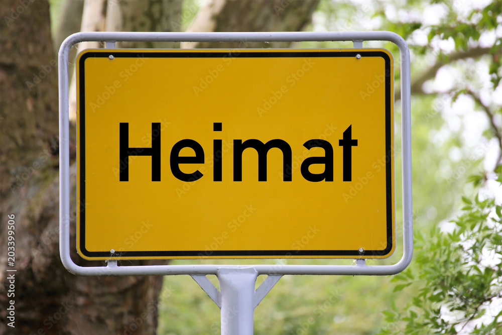 Ortsschild mit dem Schriftzug Heimat Stock-Foto | Adobe Stock