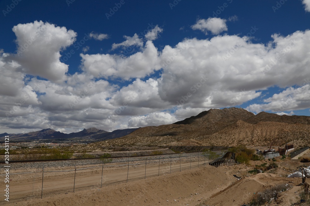 Anapra es una aldea ubicada en juarez lugar donde se construye el muro ...