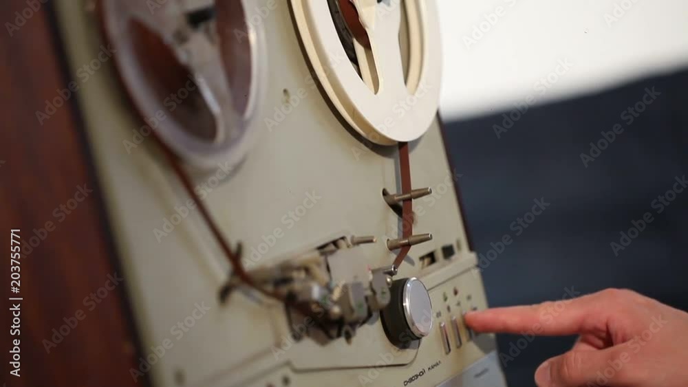 Play and rewind the tape in the old reel tape recorder, Old reel-to ...
