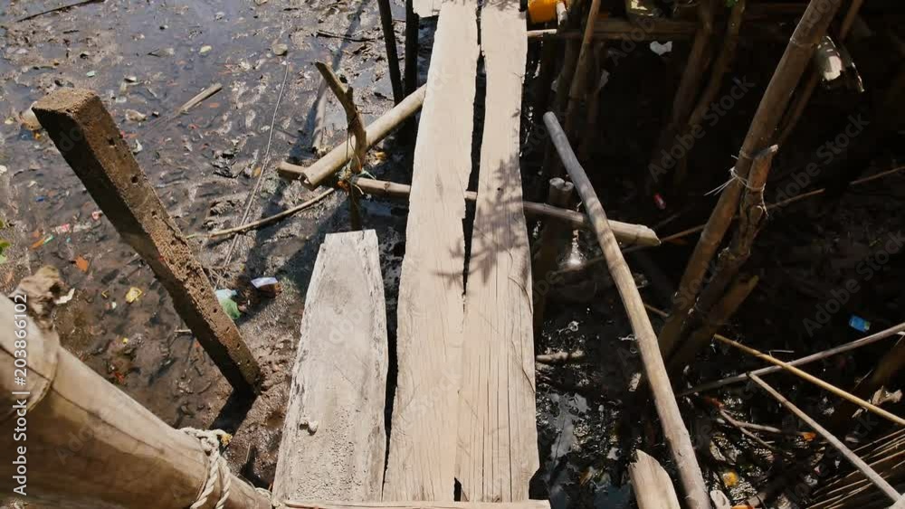 Vidéo Stock Houses in the Filipino slums for poor people. Wooden ...