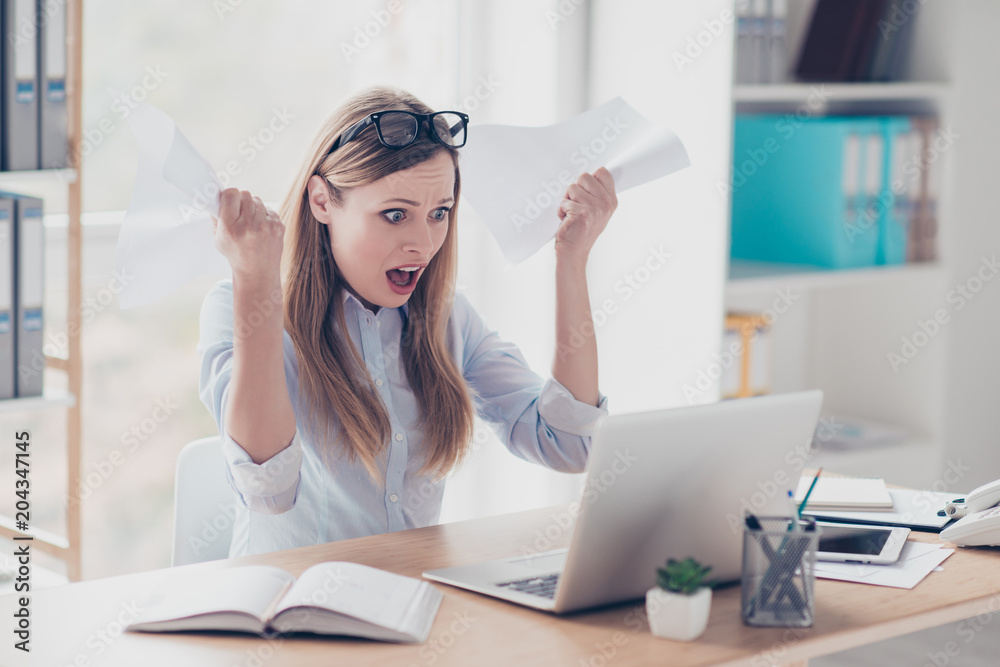 Foto Stock Portrait of attractive, shocked woman with wide open mouth ...