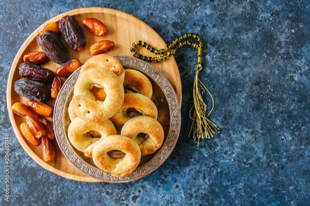 Traditional arabic date ring cookies - kaak bi ajwa, popular cookies ...