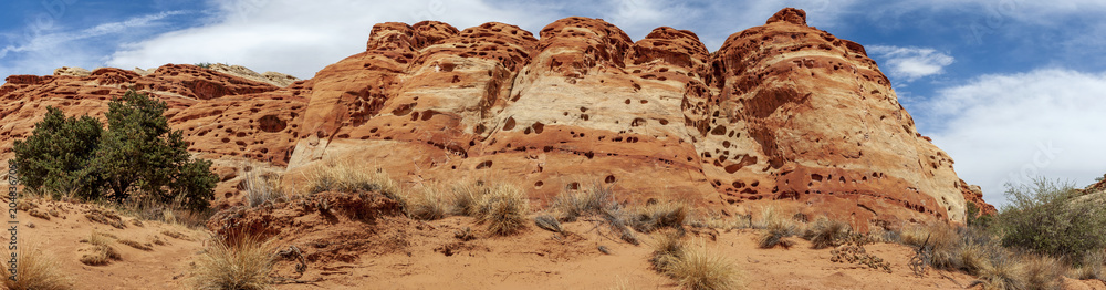 Capitol Reef National Park is in Utah's southern desert. t surrounds a ...