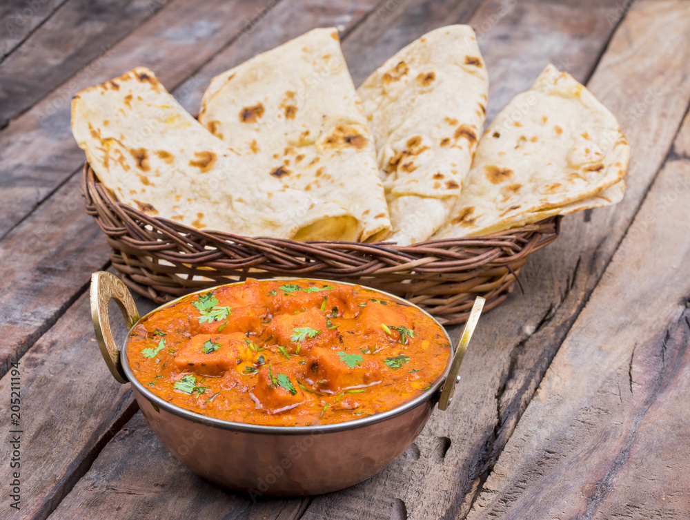 Cheese Naan With Gravy