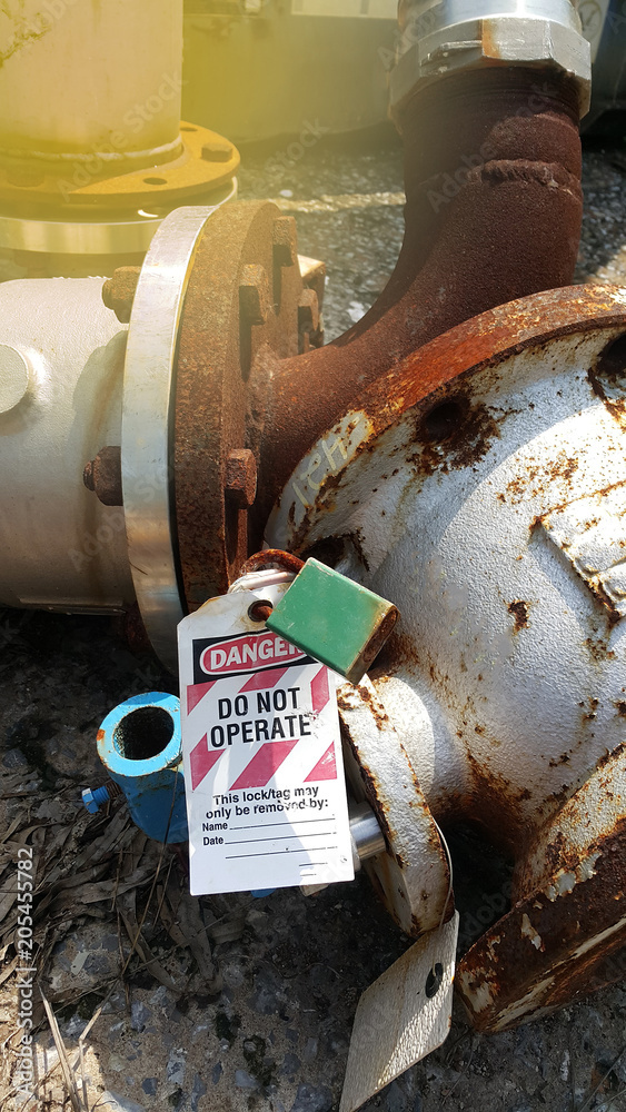 Foto de electrical part and accessories in the control cabinet ...